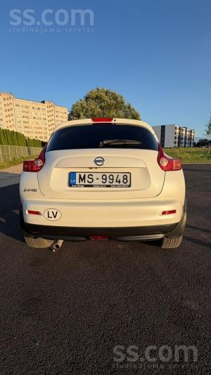 White Nissan Juke 2013 in Riga, with an engine capacity of 1.60 L and mileage of 133 thousand km for 6500 €, photo 4 on AUTOMOTO.COM.LV