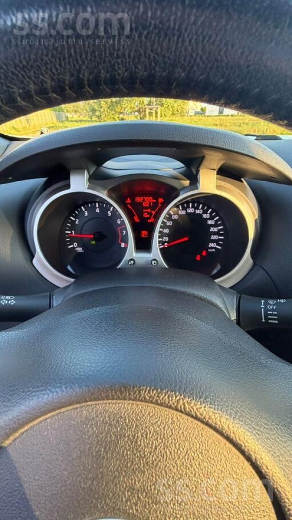 Balts Nissan Juke 2013 Rīga, ar dzinēja tilpumu 1.60 L un nobraukumu 133 tūkst. km par 6500 €, foto 5 vietnē AUTOMOTO.COM.LV