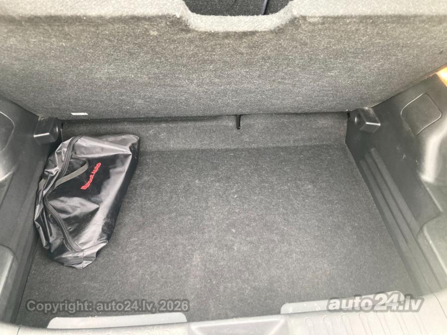 Balts Nissan Juke 2015 Pērnava, ar dzinēja tilpumu 1.60 L un nobraukumu 152 tūkst. km par 3900 €, foto 8 vietnē AUTOMOTO.COM.LV