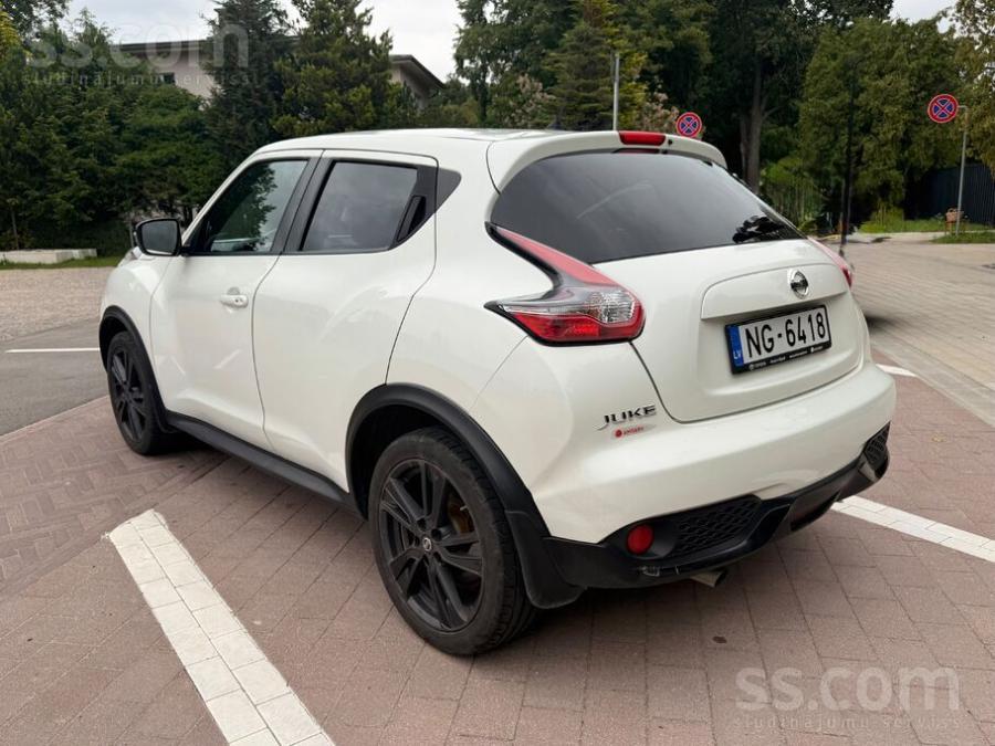 White Nissan Juke 2015 in Valmiera, with an engine capacity of 1.60 L and mileage of 192 thousand km for 7250 €, photo 3 on AUTOMOTO.COM.LV