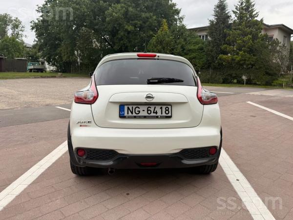 White Nissan Juke 2015 in Valmiera, with an engine capacity of 1.60 L and mileage of 192 thousand km for 7250 €, photo 3 on AUTOMOTO.COM.LV