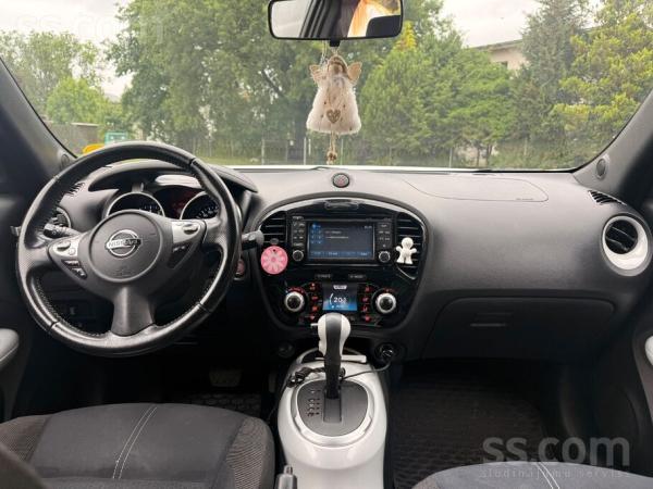 White Nissan Juke 2015 in Valmiera, with an engine capacity of 1.60 L and mileage of 192 thousand km for 7250 €, photo 4 on AUTOMOTO.COM.LV