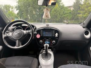 White Nissan Juke 2015 in Valmiera, with an engine capacity of 1.60 L and mileage of 192 thousand km for 7250 €, photo 5 on AUTOMOTO.COM.LV