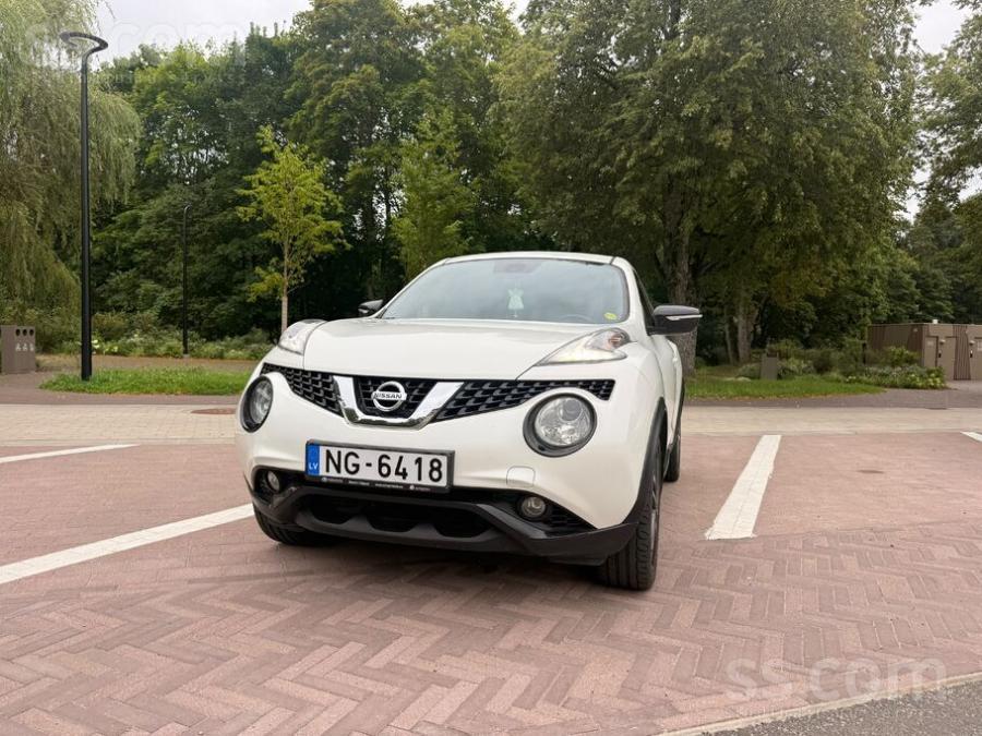 White Nissan Juke 2015 in Valmiera, with an engine capacity of 1.60 L and mileage of 192 thousand km for 7250 €, photo 6 on AUTOMOTO.COM.LV