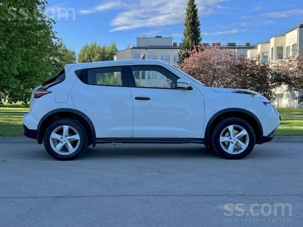 White Nissan Juke 2018 in Cesis, with an engine capacity of 1.60 L and mileage of 67 thousand km for 8450 €, photo 6 on AUTOMOTO.COM.LV