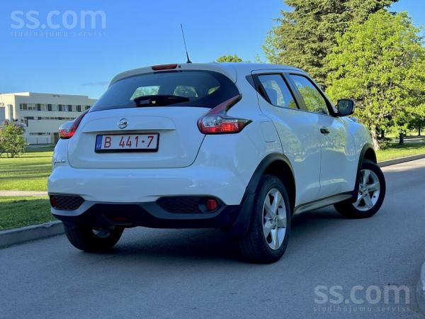 White Nissan Juke 2018 in Cesis, with an engine capacity of 1.60 L and mileage of 67 thousand km for 8450 €, photo 4 on AUTOMOTO.COM.LV