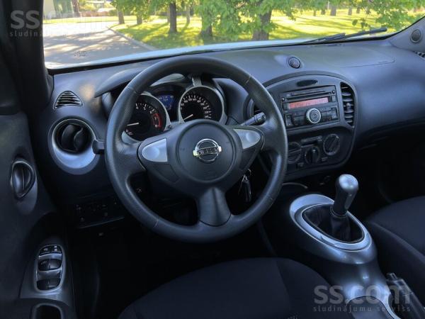 White Nissan Juke 2018 in Cesis, with an engine capacity of 1.60 L and mileage of 67 thousand km for 8450 €, photo 7 on AUTOMOTO.COM.LV