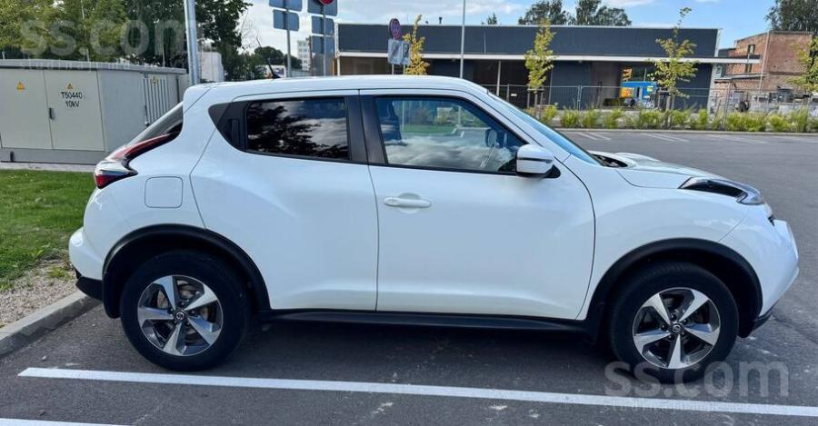 White Nissan Juke 2018 in Riga, with an engine capacity of 1.60 L and mileage of 152 thousand km for 7500 €, photo 4 on AUTOMOTO.COM.LV