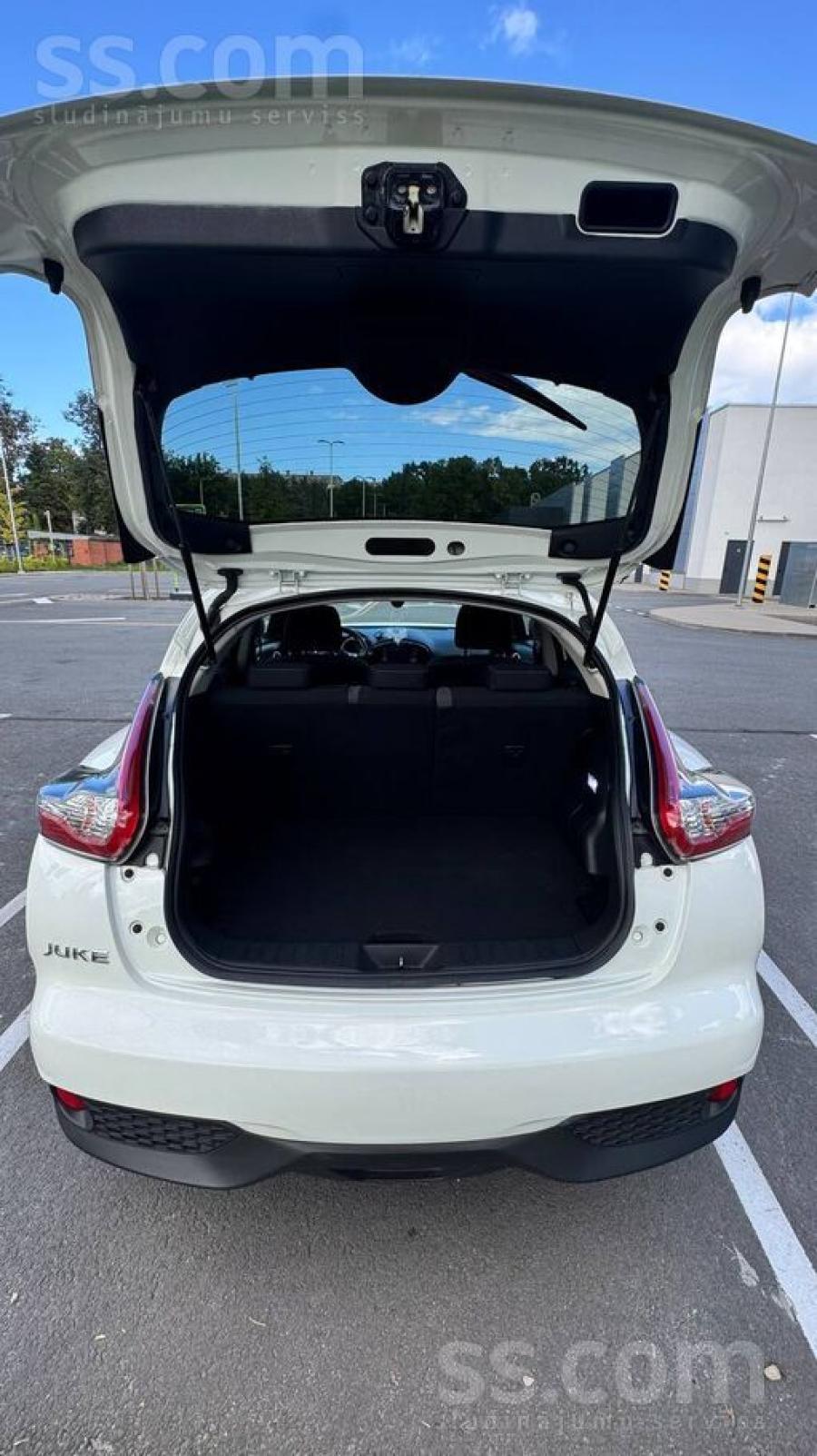 White Nissan Juke 2018 in Riga, with an engine capacity of 1.60 L and mileage of 152 thousand km for 7500 €, photo 10 on AUTOMOTO.COM.LV