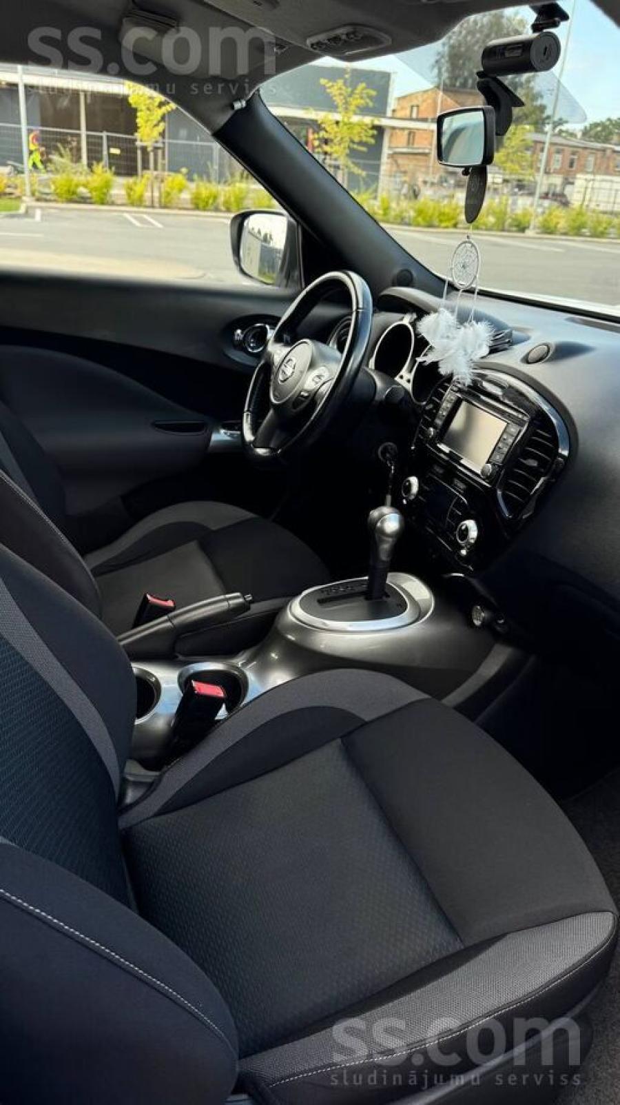 White Nissan Juke 2018 in Riga, with an engine capacity of 1.60 L and mileage of 152 thousand km for 7500 €, photo 13 on AUTOMOTO.COM.LV