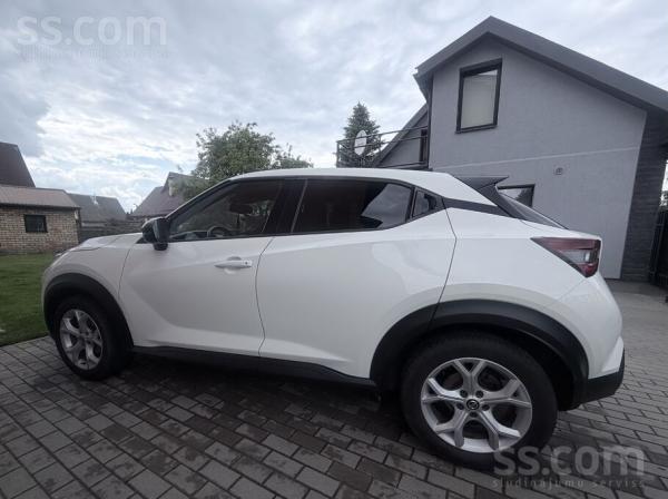 White Nissan Juke 2022 in Riga, with an engine capacity of 1.00 L and mileage of 95 thousand km for 13700 €, photo 2 on AUTOMOTO.COM.LV
