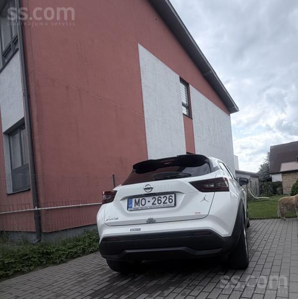 White Nissan Juke 2022 in Riga, with an engine capacity of 1.00 L and mileage of 95 thousand km for 13700 €, photo 4 on AUTOMOTO.COM.LV