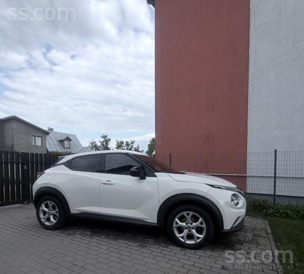 White Nissan Juke 2022 in Riga, with an engine capacity of 1.00 L and mileage of 95 thousand km for 13700 €, photo 9 on AUTOMOTO.COM.LV