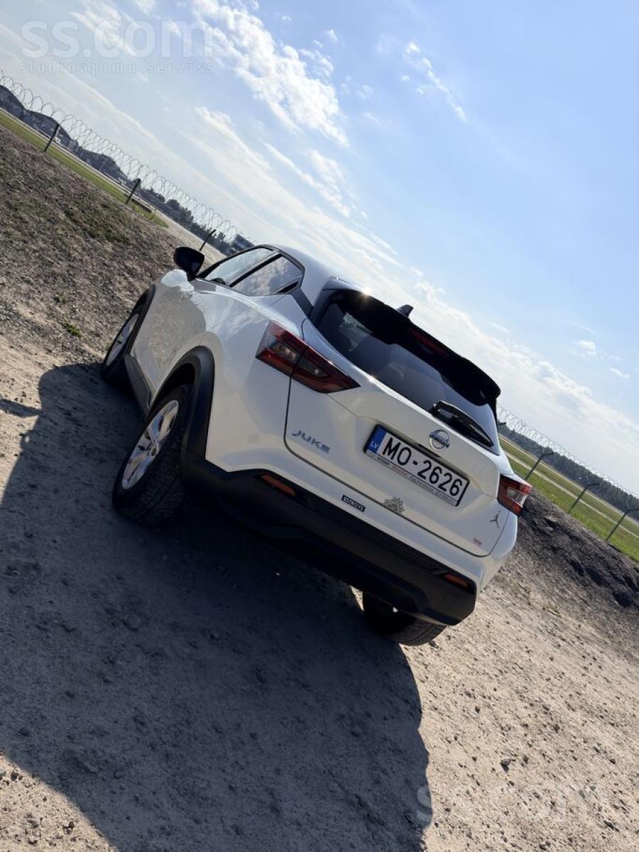 White Nissan Juke 2022 in Riga, with an engine capacity of 1.00 L and mileage of 98 thousand km for 13700 €, photo 4 on AUTOMOTO.COM.LV