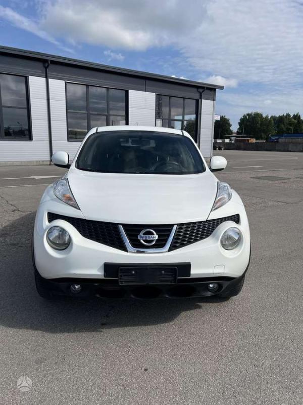 White Nissan Juke 2012 in Panevezys, with an engine capacity of 1.46 L and mileage of 220 thousand km for 4000 €, photo 8 on AUTOMOTO.COM.LV