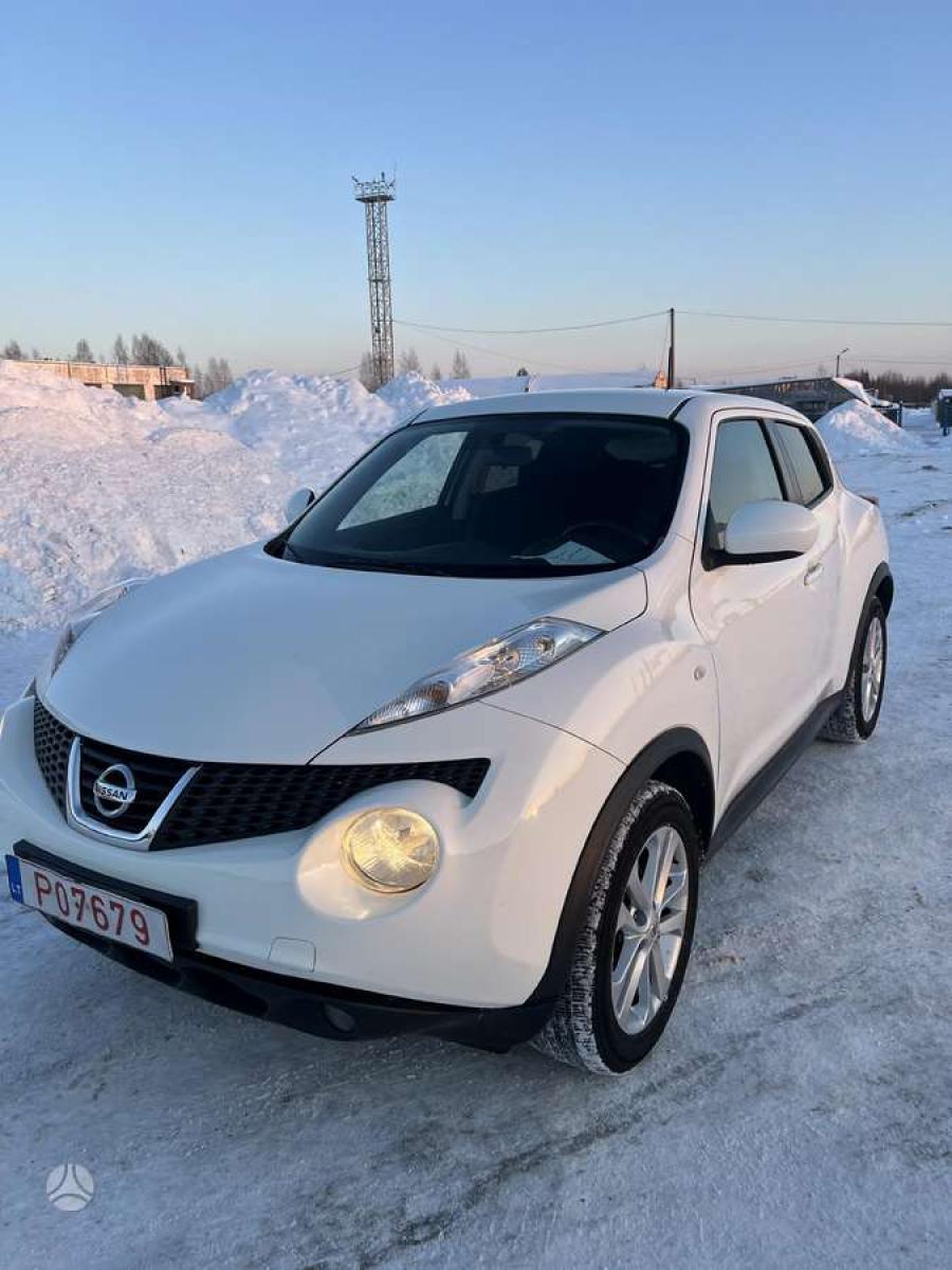 White Nissan Juke 2014 in Panevezys, with an engine capacity of 1.60 L and mileage of 94 thousand km for 5100 €, photo 1 on AUTOMOTO.COM.LV