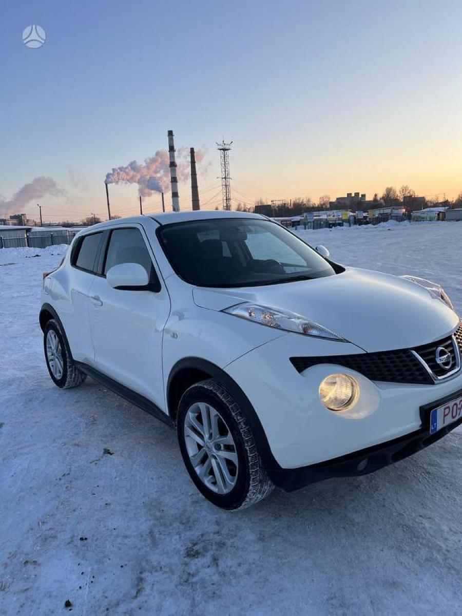 White Nissan Juke 2014 in Panevezys, with an engine capacity of 1.60 L and mileage of 94 thousand km for 5100 €, photo 3 on AUTOMOTO.COM.LV