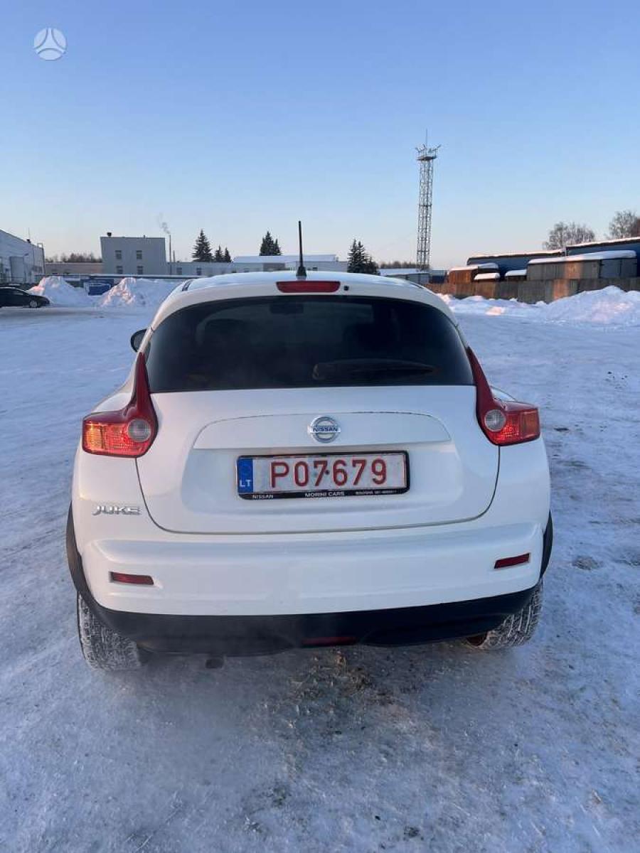 White Nissan Juke 2014 in Panevezys, with an engine capacity of 1.60 L and mileage of 94 thousand km for 5100 €, photo 4 on AUTOMOTO.COM.LV