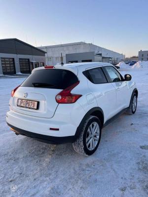 White Nissan Juke 2014 in Panevezys, with an engine capacity of 1.60 L and mileage of 94 thousand km for 5100 €, photo 5 on AUTOMOTO.COM.LV