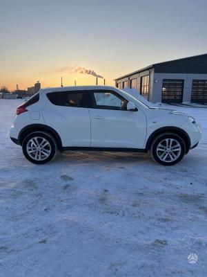 White Nissan Juke 2014 in Panevezys, with an engine capacity of 1.60 L and mileage of 94 thousand km for 5100 €, photo 6 on AUTOMOTO.COM.LV