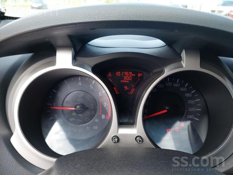 Balts Nissan Juke 2014 Daugavpils, ar dzinēja tilpumu 1.60 L un nobraukumu 102 tūkst. km par 6550 €, foto 9 vietnē AUTOMOTO.COM.LV