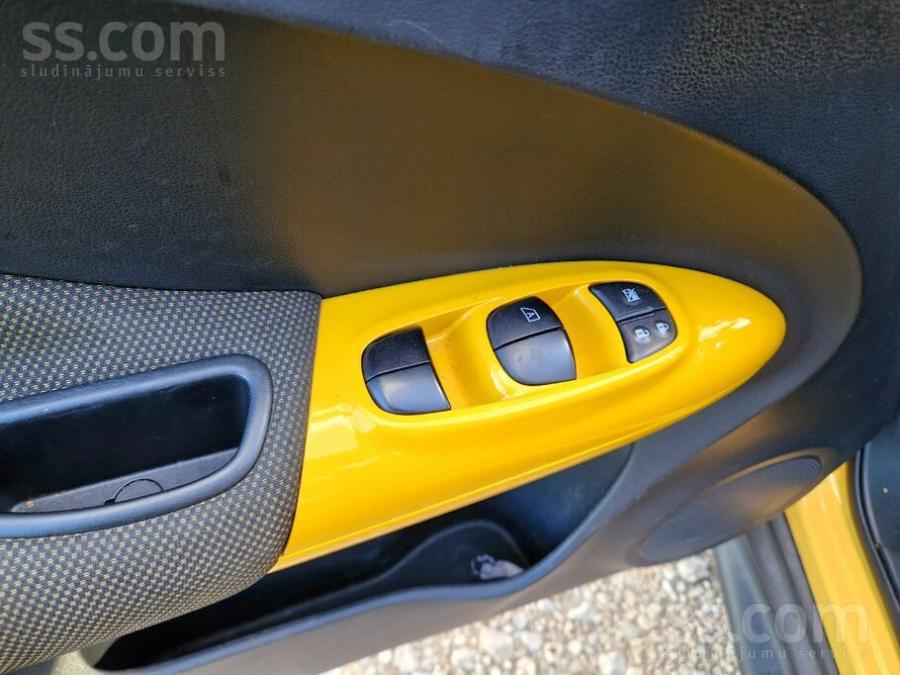 Yellow Nissan Juke 2015 in Riga, with an engine capacity of 1.60 L and mileage of 78 thousand km for 8200 €, photo 16 on AUTOMOTO.COM.LV