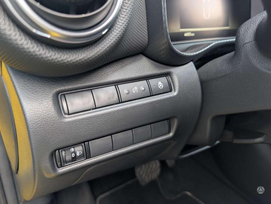 Dzeltens Nissan Juke 2025 Viļņa, ar dzinēja tilpumu 1.60 L un nobraukumu 5 tūkst. km par 25500 €, foto 18 vietnē AUTOMOTO.COM.LV