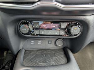 Dzeltens Nissan Juke 2025 Viļņa, ar dzinēja tilpumu 1.60 L un nobraukumu 5 tūkst. km par 25500 €, foto 23 vietnē AUTOMOTO.COM.LV