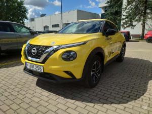 Dzeltens Nissan Juke 2026 Kauņa, ar dzinēja tilpumu 1.00 L un nobraukumu 0 tūkst. km par 23990 €, foto  vietnē AUTOMOTO.COM.LV