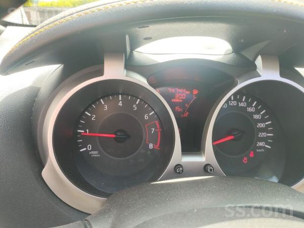 Yellow Nissan Juke 2016 in Riga, with an engine capacity of 1.60 L and mileage of 75 thousand km for 8500 €, photo 4 on AUTOMOTO.COM.LV
