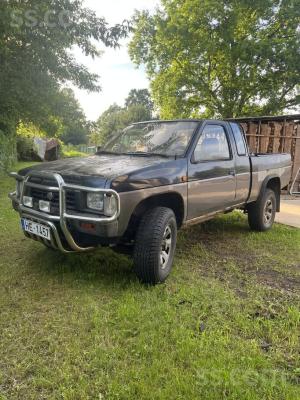 Melns Nissan king-cab 1991 Kuldīga, ar dzinēja tilpumu 2.50 L un nobraukumu 313 tūkst. km par 1500 €, foto  vietnē AUTOMOTO.COM.LV
