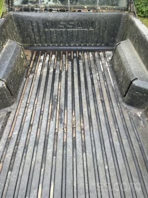 Melns Nissan king-cab 1991 Kuldīga, ar dzinēja tilpumu 2.50 L un nobraukumu 313 tūkst. km par 1500 €, foto 4 vietnē AUTOMOTO.COM.LV