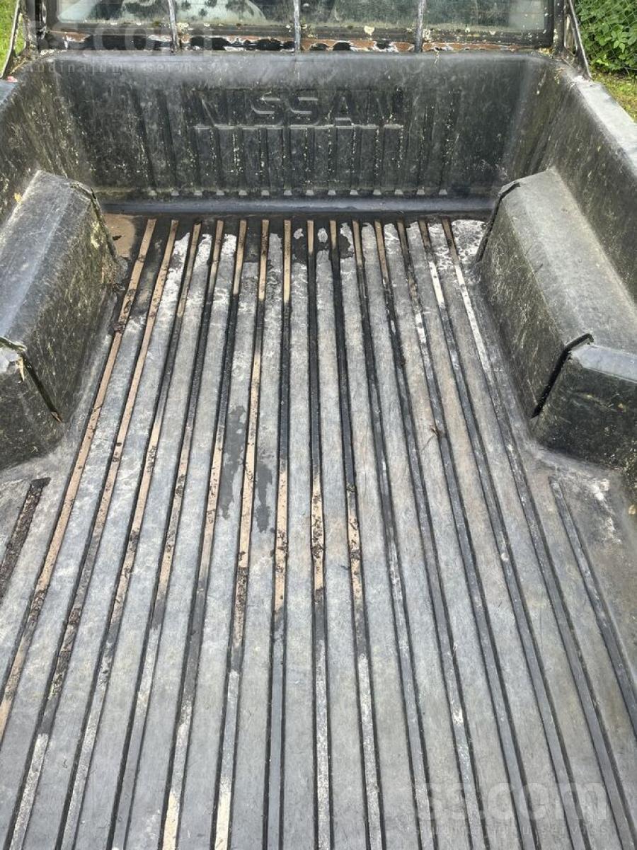 Melns Nissan king-cab 1991 Kuldīga, ar dzinēja tilpumu 2.50 L un nobraukumu 313 tūkst. km par 1500 €, foto 4 vietnē AUTOMOTO.COM.LV