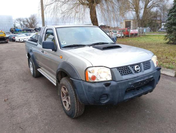 Grey Nissan king-cab 2009 in Marijampole, with an engine capacity of 2.49 L and mileage of 156 thousand km for 3950 €, photo 2 on AUTOMOTO.COM.LV