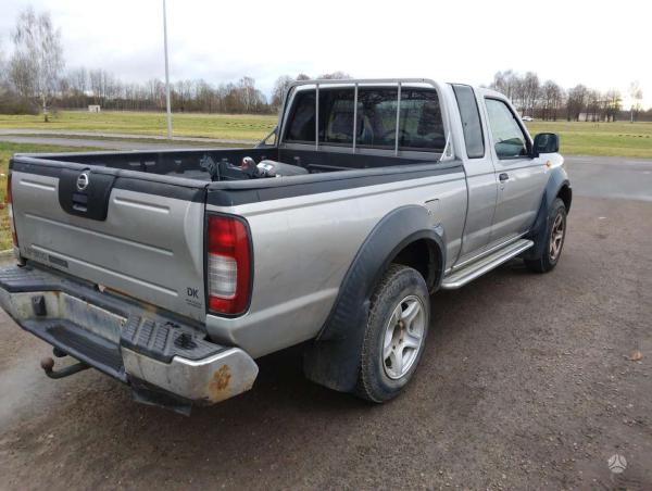 Grey Nissan king-cab 2009 in Marijampole, with an engine capacity of 2.49 L and mileage of 156 thousand km for 3950 €, photo 7 on AUTOMOTO.COM.LV
