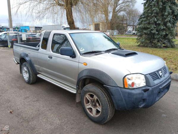 Grey Nissan king-cab 2009 in Marijampole, with an engine capacity of 2.49 L and mileage of 156 thousand km for 3950 €, photo 9 on AUTOMOTO.COM.LV