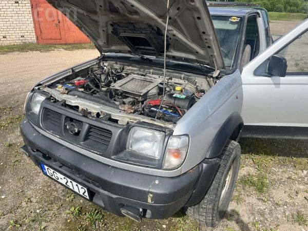 Grey Nissan king-cab 1999 in Valka, with an engine capacity of 2.50 L and mileage of 500 thousand km for 4300 €, photo 5 on AUTOMOTO.COM.LV