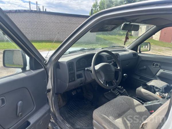 Grey Nissan king-cab 1999 in Valka, with an engine capacity of 2.50 L and mileage of 500 thousand km for 4300 €, photo 9 on AUTOMOTO.COM.LV