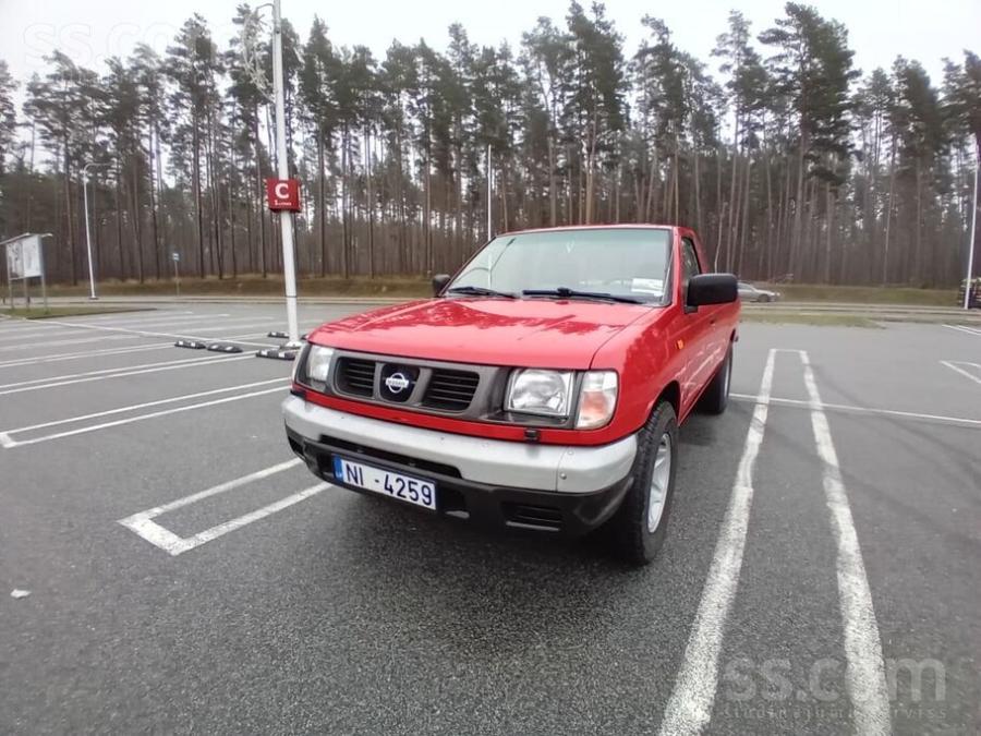 Red Nissan king-cab 2001 in Riga, with an engine capacity of 2.50 L and mileage of 148 thousand km for 7100 €, photo 2 on AUTOMOTO.COM.LV