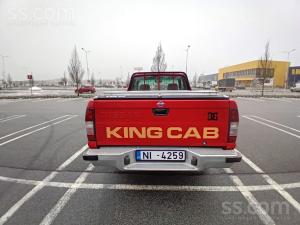 Red Nissan king-cab 2001 in Riga, with an engine capacity of 2.50 L and mileage of 148 thousand km for 7100 €, photo 4 on AUTOMOTO.COM.LV