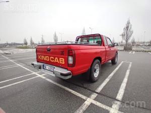 Red Nissan king-cab 2001 in Riga, with an engine capacity of 2.50 L and mileage of 148 thousand km for 7100 €, photo 5 on AUTOMOTO.COM.LV