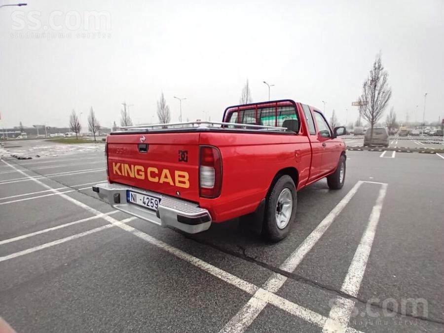 Red Nissan king-cab 2001 in Riga, with an engine capacity of 2.50 L and mileage of 148 thousand km for 7100 €, photo 5 on AUTOMOTO.COM.LV