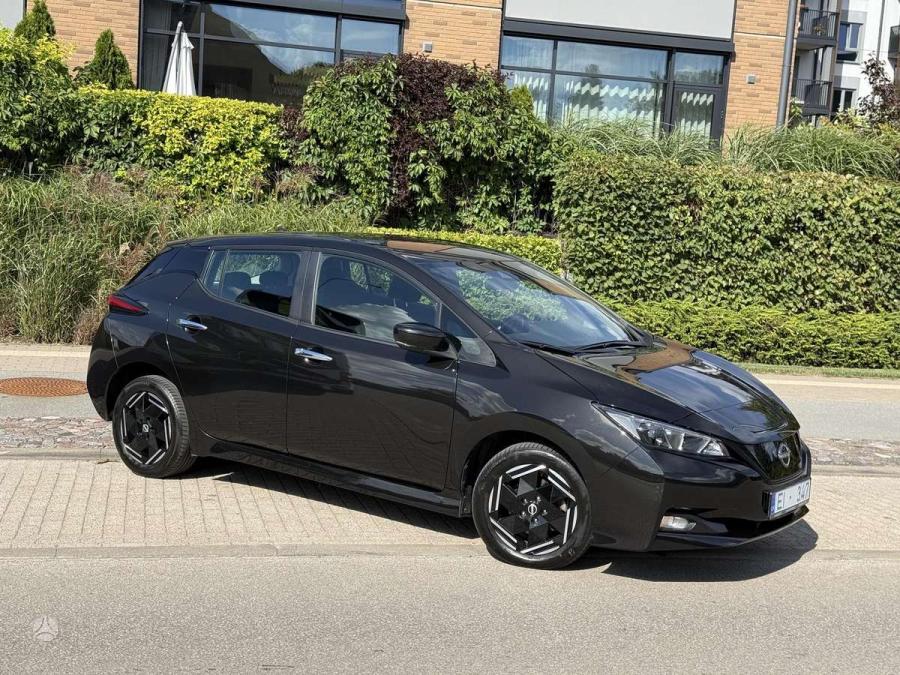 Melns Nissan Leaf 2022 Rīga, ar dzinēja tilpumu 0.00 L un nobraukumu 55 tūkst. km par 16550 €, foto 5 vietnē AUTOMOTO.COM.LV