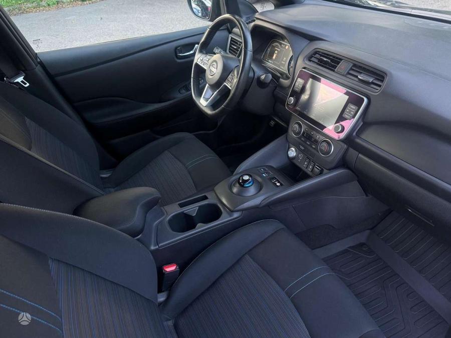 Melns Nissan Leaf 2022 Rīga, ar dzinēja tilpumu 0.00 L un nobraukumu 55 tūkst. km par 16550 €, foto 24 vietnē AUTOMOTO.COM.LV