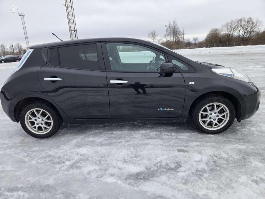 Black Nissan Leaf 2013 in Marijampole, with an engine capacity of 0.00 L and mileage of 123 thousand km for 3250 €, photo 3 on AUTOMOTO.COM.LV