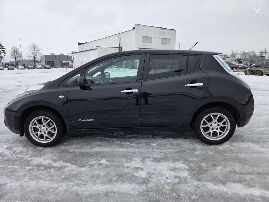 Black Nissan Leaf 2013 in Marijampole, with an engine capacity of 0.00 L and mileage of 123 thousand km for 3250 €, photo 5 on AUTOMOTO.COM.LV