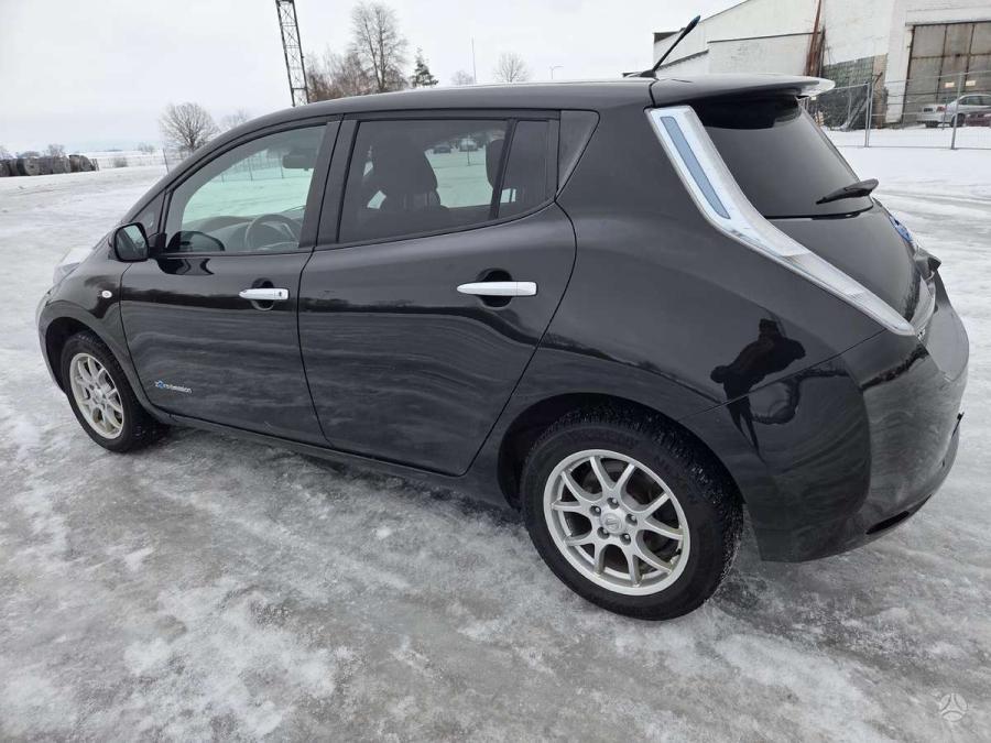 Black Nissan Leaf 2013 in Marijampole, with an engine capacity of 0.00 L and mileage of 123 thousand km for 3250 €, photo 6 on AUTOMOTO.COM.LV