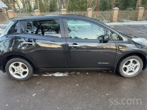 Melns Nissan Leaf 2014 Rīga, ar dzinēja tilpumu 0.00 L un nobraukumu 218 tūkst. km par 4500 €, foto 4 vietnē AUTOMOTO.COM.LV