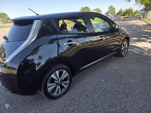 Black Nissan Leaf 2014 in Marijampole, with an engine capacity of 0.00 L and mileage of 143 thousand km for 4200 €, photo 7 on AUTOMOTO.COM.LV