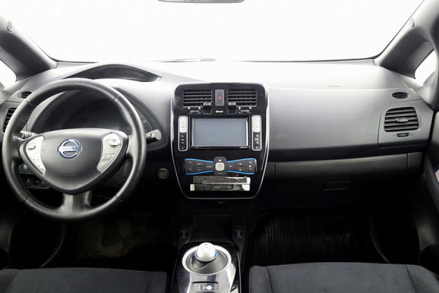 Black Nissan Leaf 2014 in Tallinn, with an engine capacity of 0.00 L and mileage of 188 thousand km for 2299 €, photo 6 on AUTOMOTO.COM.LV